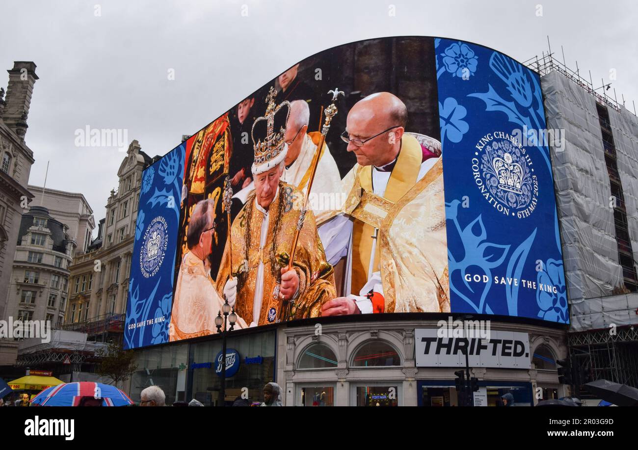 London, UK. 6th May 2023. Piccadilly Lights screen in Piccadilly Circus ...