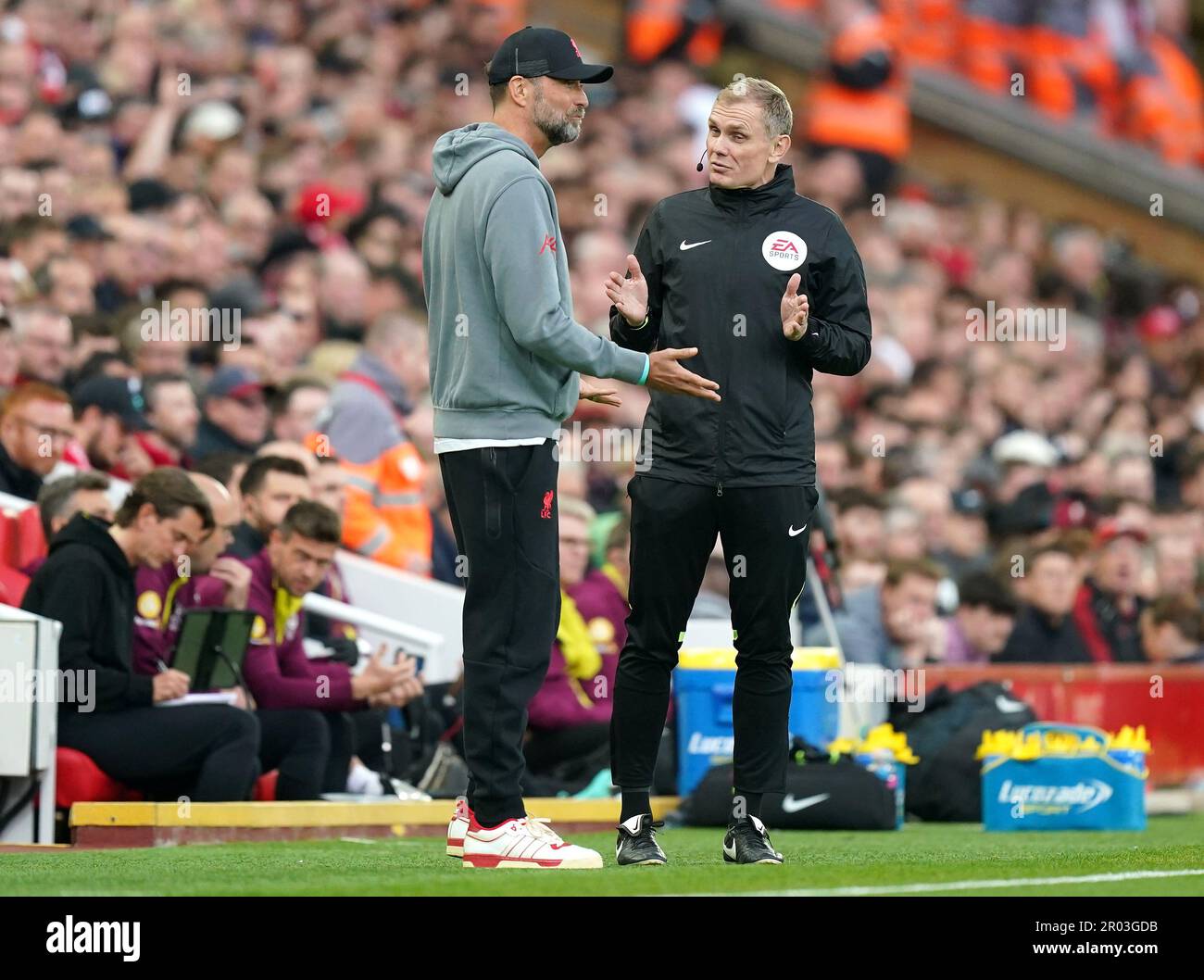 Liverpool manager Jurgen Klopp (left) speaks with fourth official ...