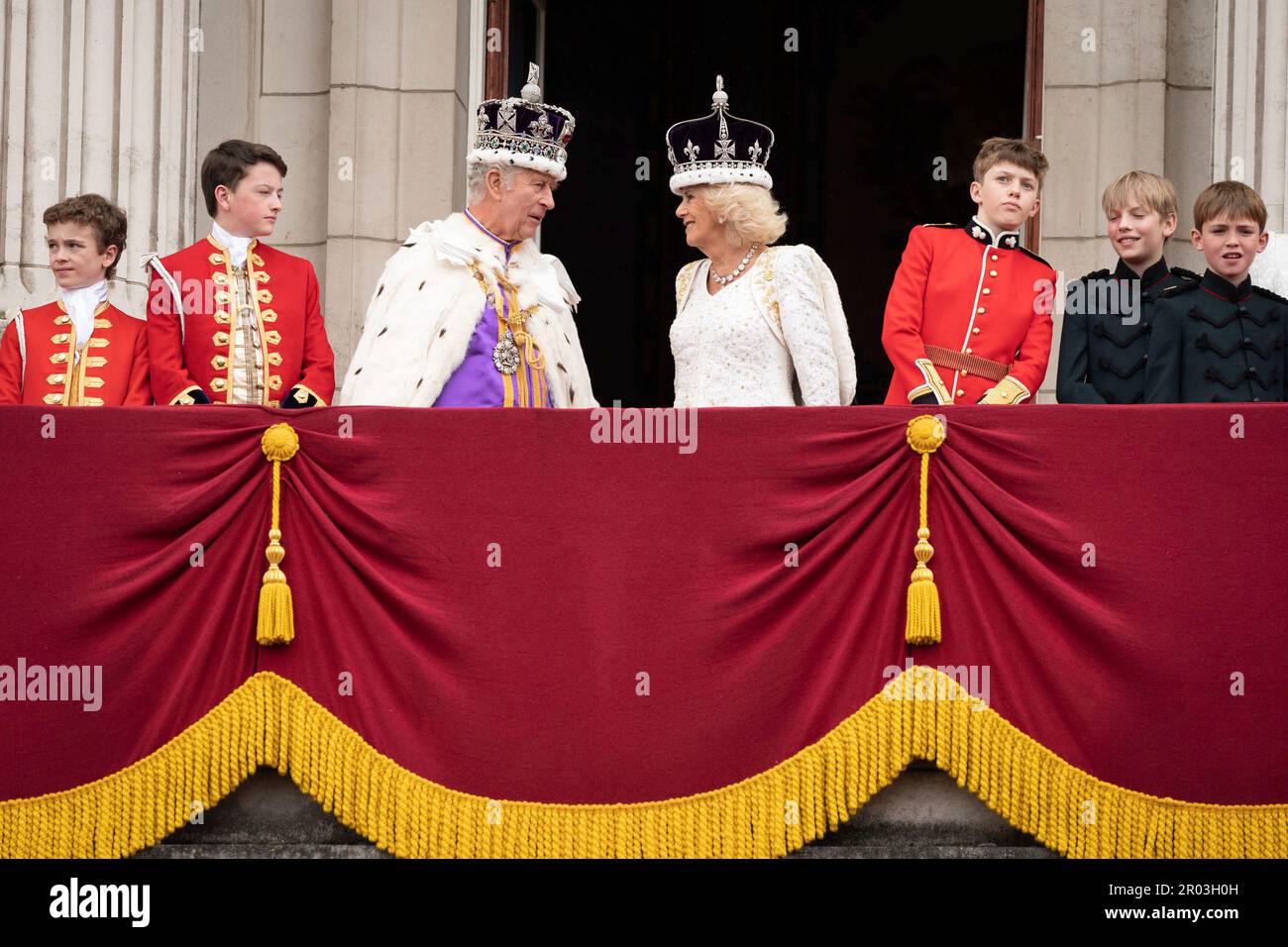 King Charles III and Queen Camilla on the balcony of Buckingham Palace ...