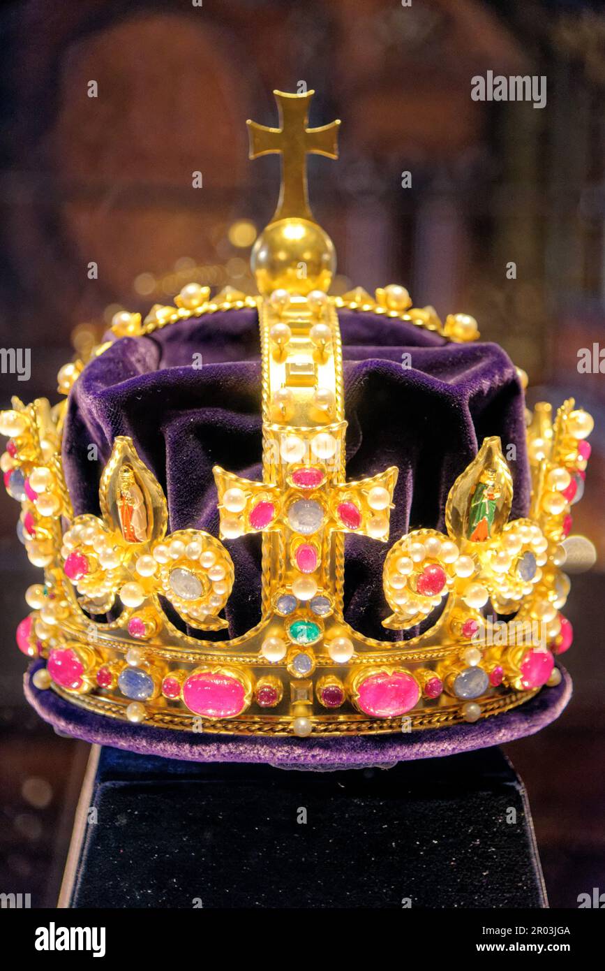 King Henry's Crown in Chapel Royal at Hampton Court Palace, Richmond ...