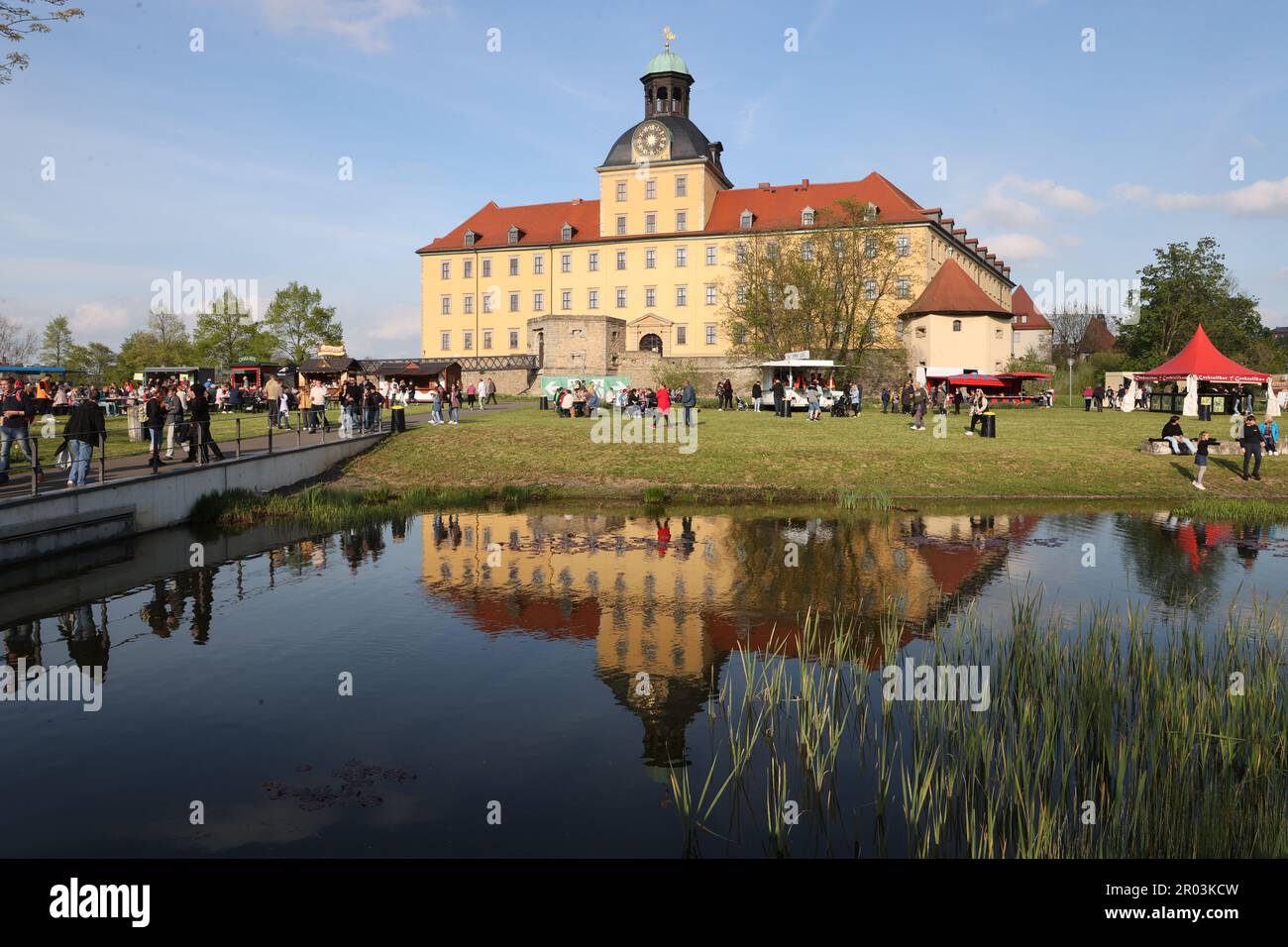 Zeitz, Germany. 06th May, 2023. Visitors walk and sit in the park of ...