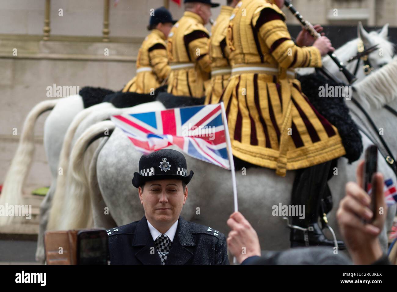 Metropolitan mounted and armed police units hi-res stock photography ...