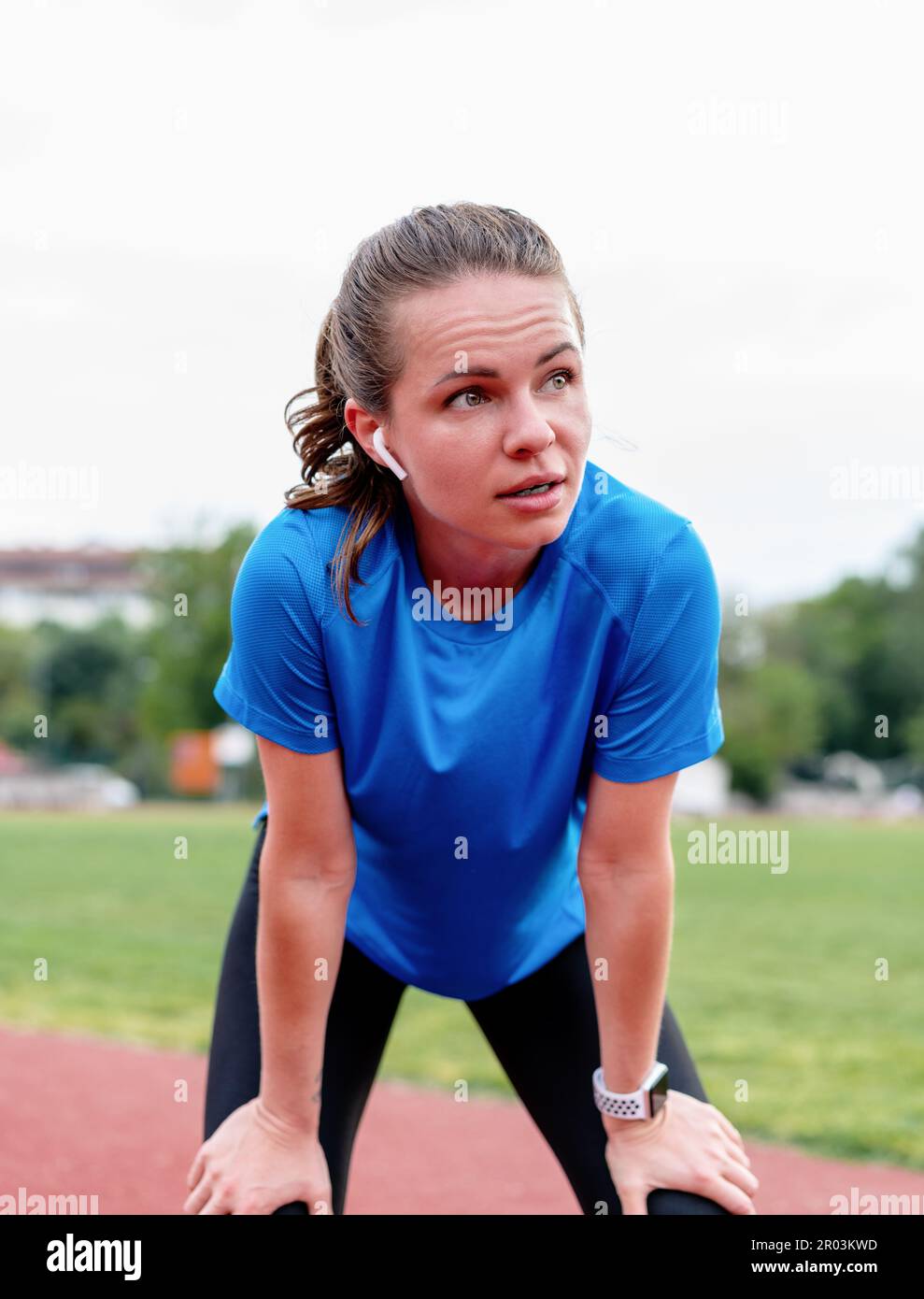 Young female athlete resting hi-res stock photography and images - Alamy