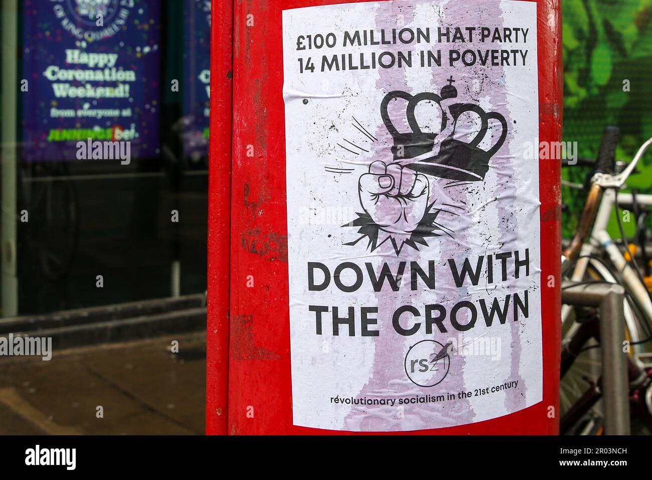 London, UK. 06th May, 2023. An anti monarchy poster is displayed on a ...