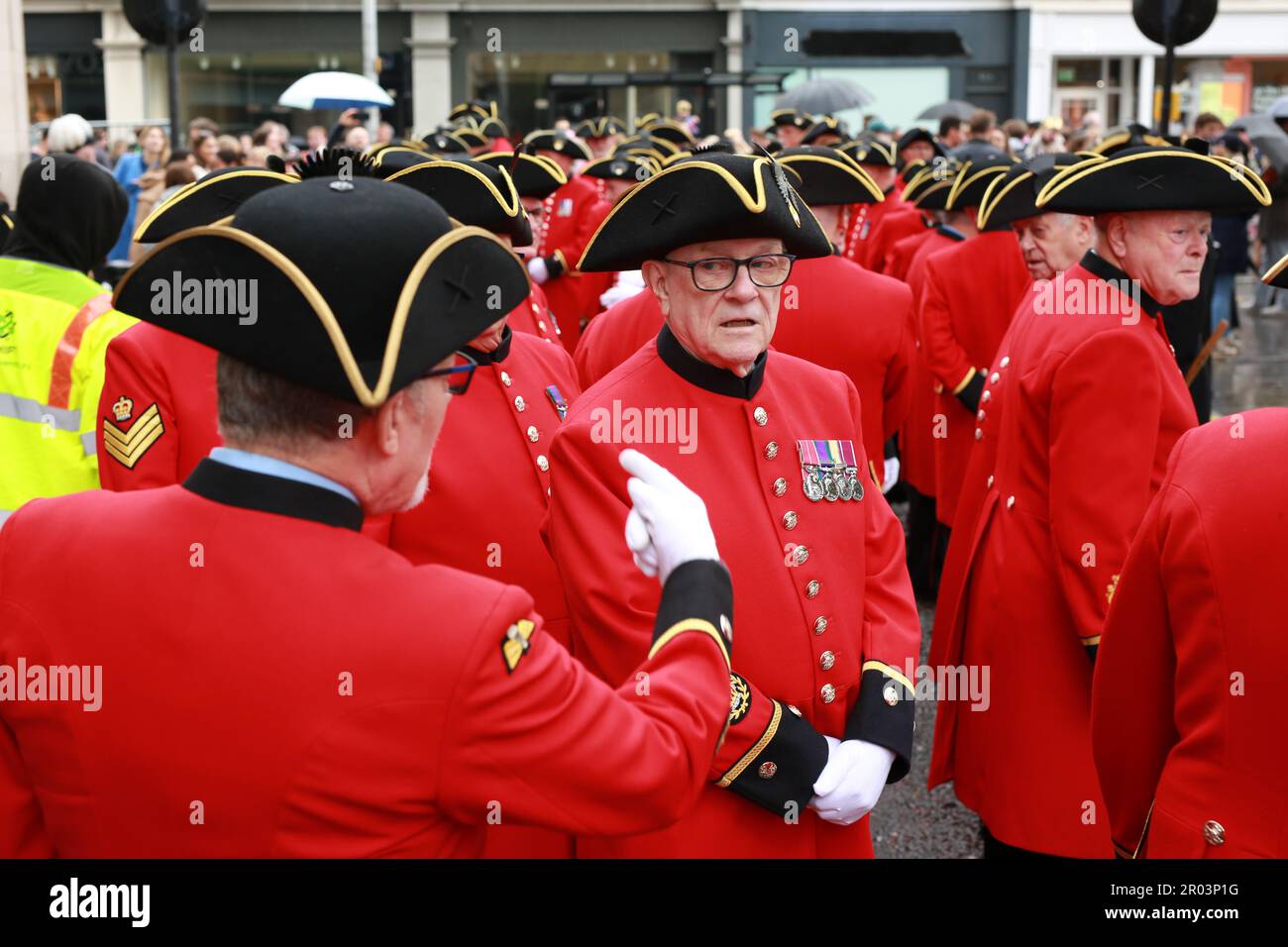 London, UK. 06 May 2023. King’s Road Coronation Party in rainy weather ...