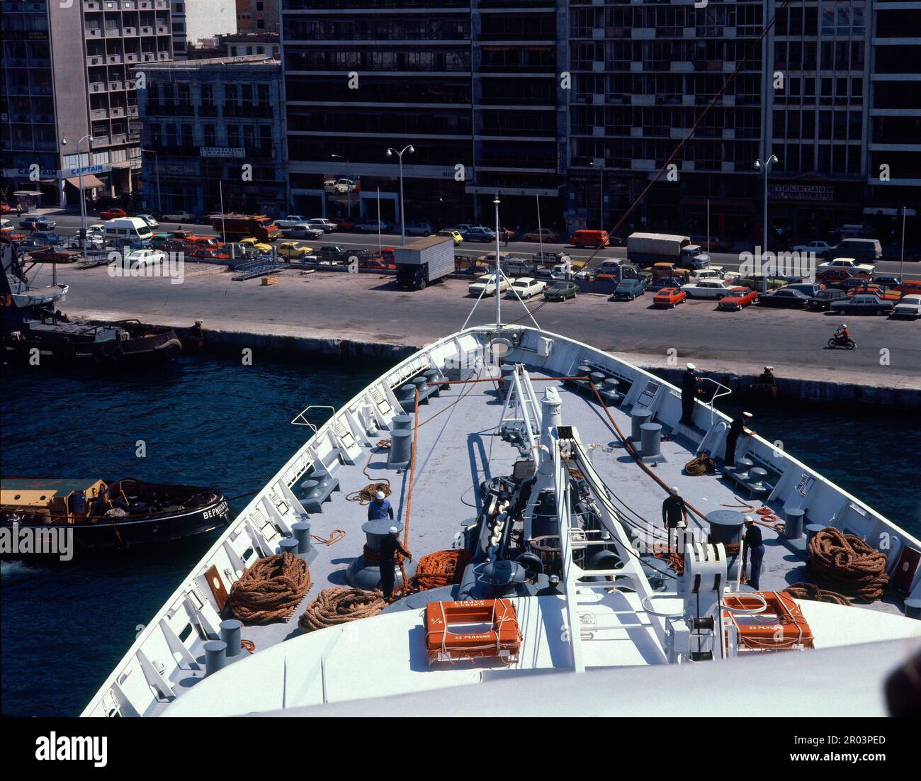 MANIOBRA DE ATRAQUE EN EL PUERTO VISTO DESDE PUENTE MANDO. Location ...