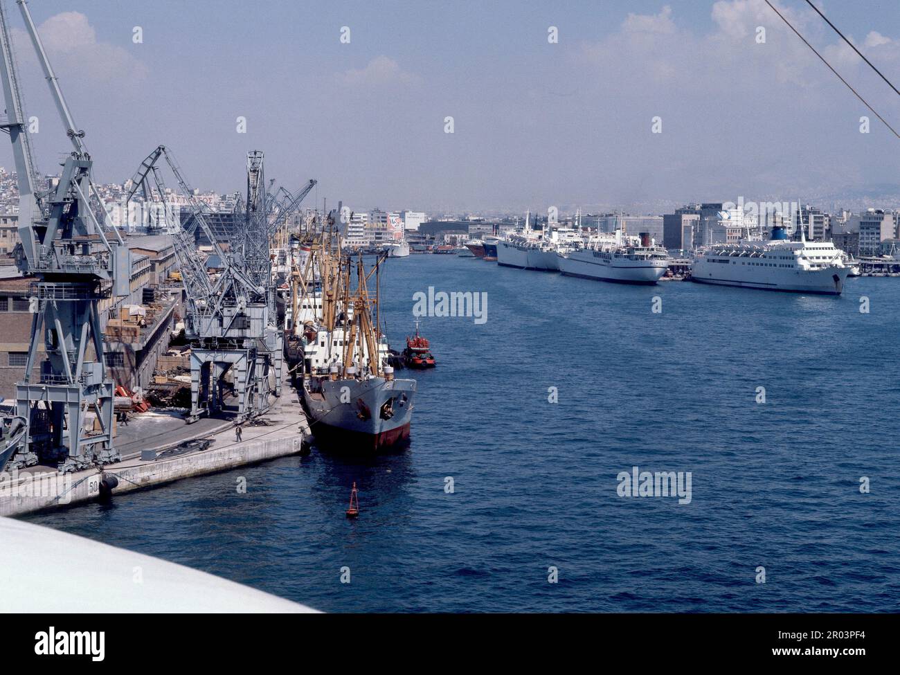 PANORAMICA DEL PUERTO DESDE EL MAR. Location: EXTERIOR. EL PIREO ...