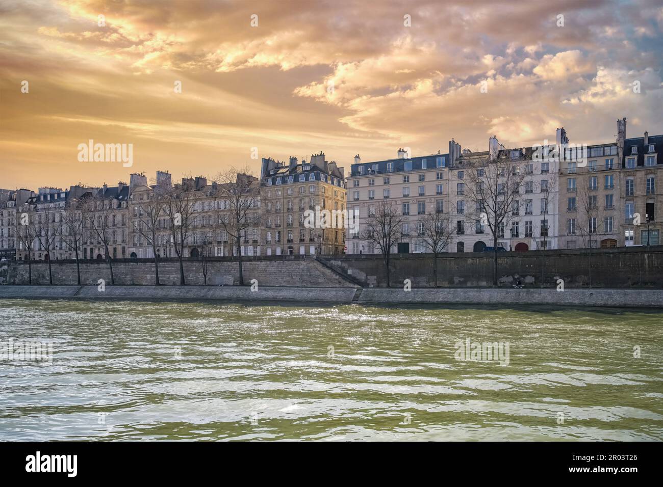 Paris, ile saint-louis and quai de Bourbon, on the Seine, beautiful ...