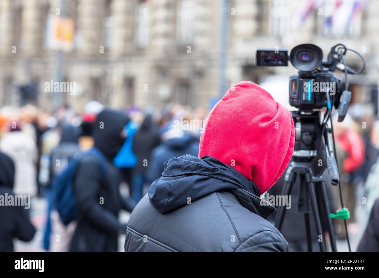 Filming people hi-res stock photography and images - Alamy