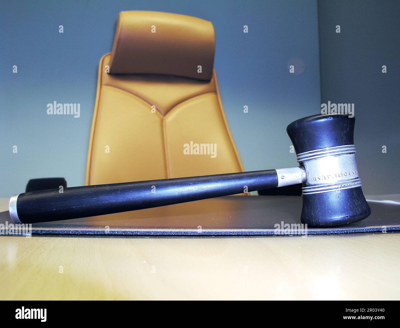 Lawyer judge in courtroom gavel hi-res stock photography and images - Alamy