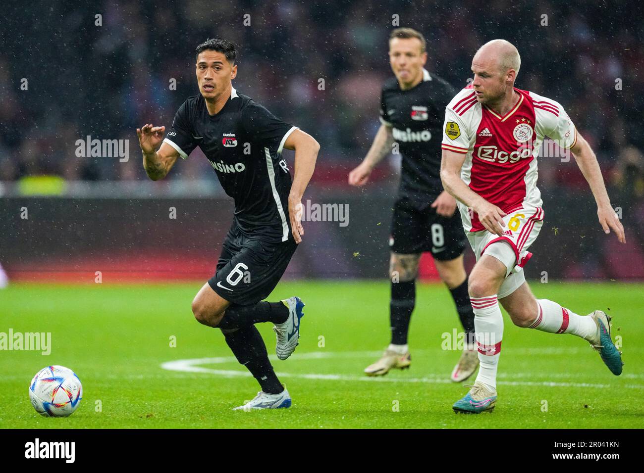 AMSTERDAM - (lr) Tijjani Reijnders of AZ Alkmaar, Davy Klaassen of Ajax during the Dutch premier ...