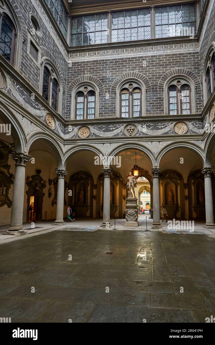Courtyard in palazzo Riccardi Medici in Florence, Italy Stock Photo - Alamy