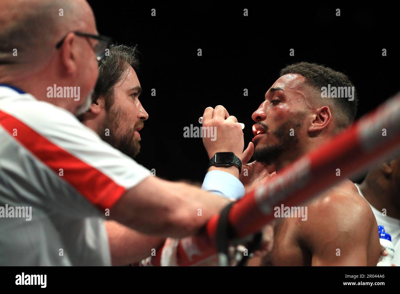 Ringside doctor hi-res stock photography and images - Alamy