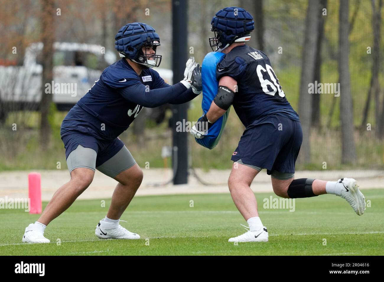 Chicago Bears offensive lineman Darnell Wright, left, works with ...