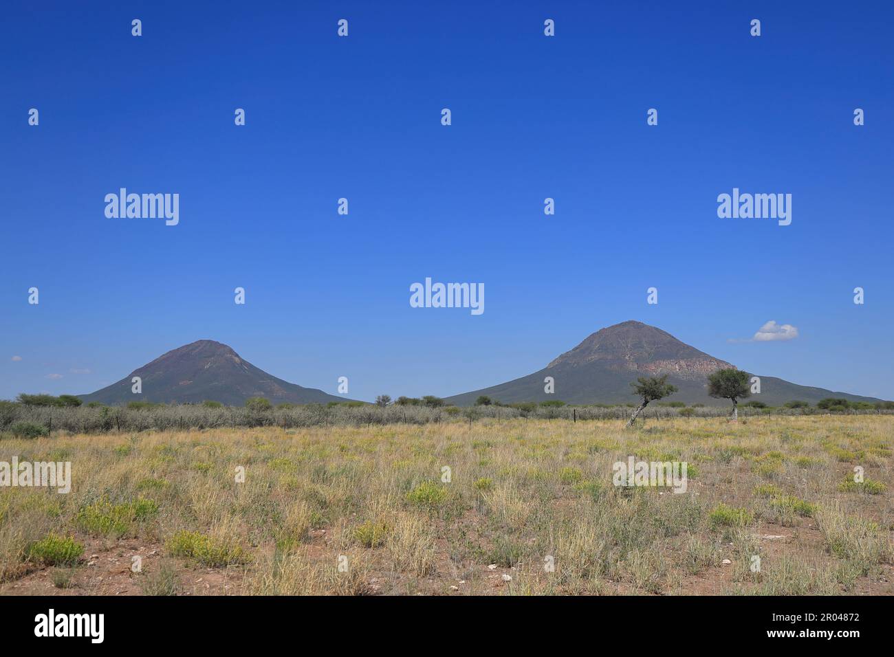 Two mountain peaks no people hi-res stock photography and images - Alamy