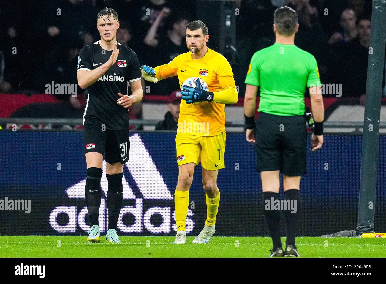 AMSTERDAM - (l-r) Sam Beukema of AZ Alkmaar, AZ Alkmaar goalkeeper ...