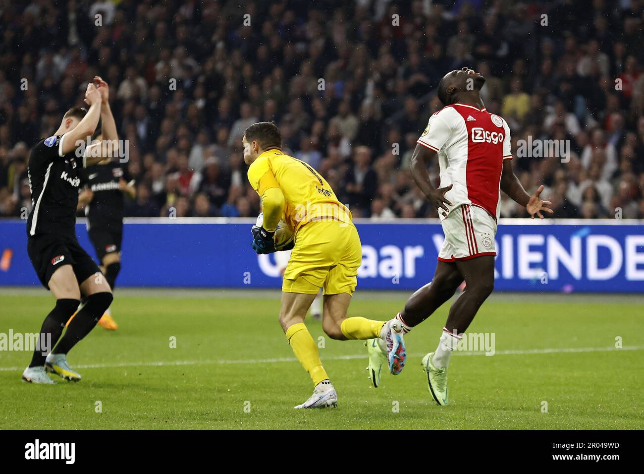 AMSTERDAM - (LR) Sam Beukema of AZ Alkmaar, AZ Alkmaar goalkeeper ...