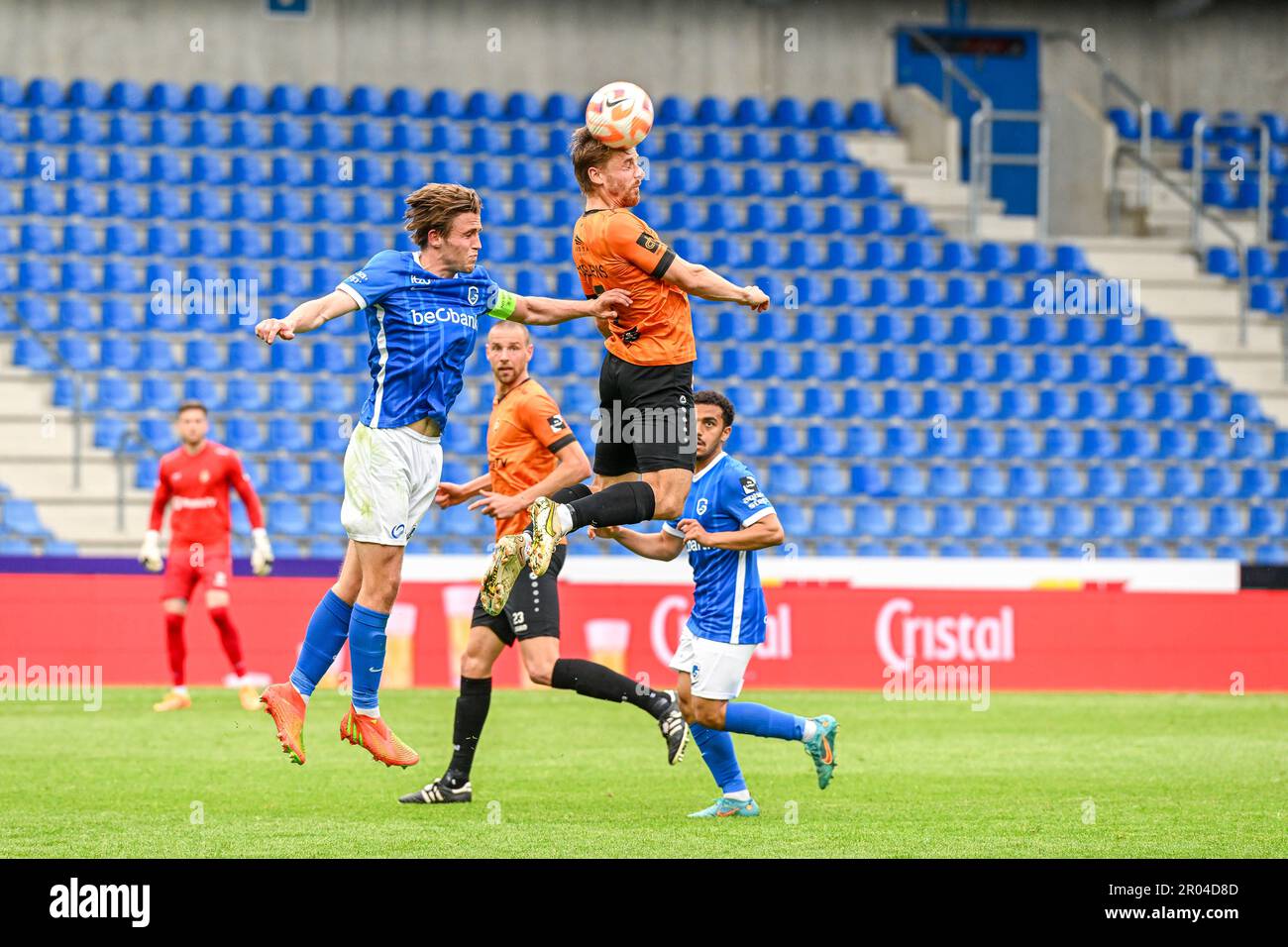 Tuur Rommens (55) of Jong Genk and Alessio Staelens (7) of KMSK Deinze ...