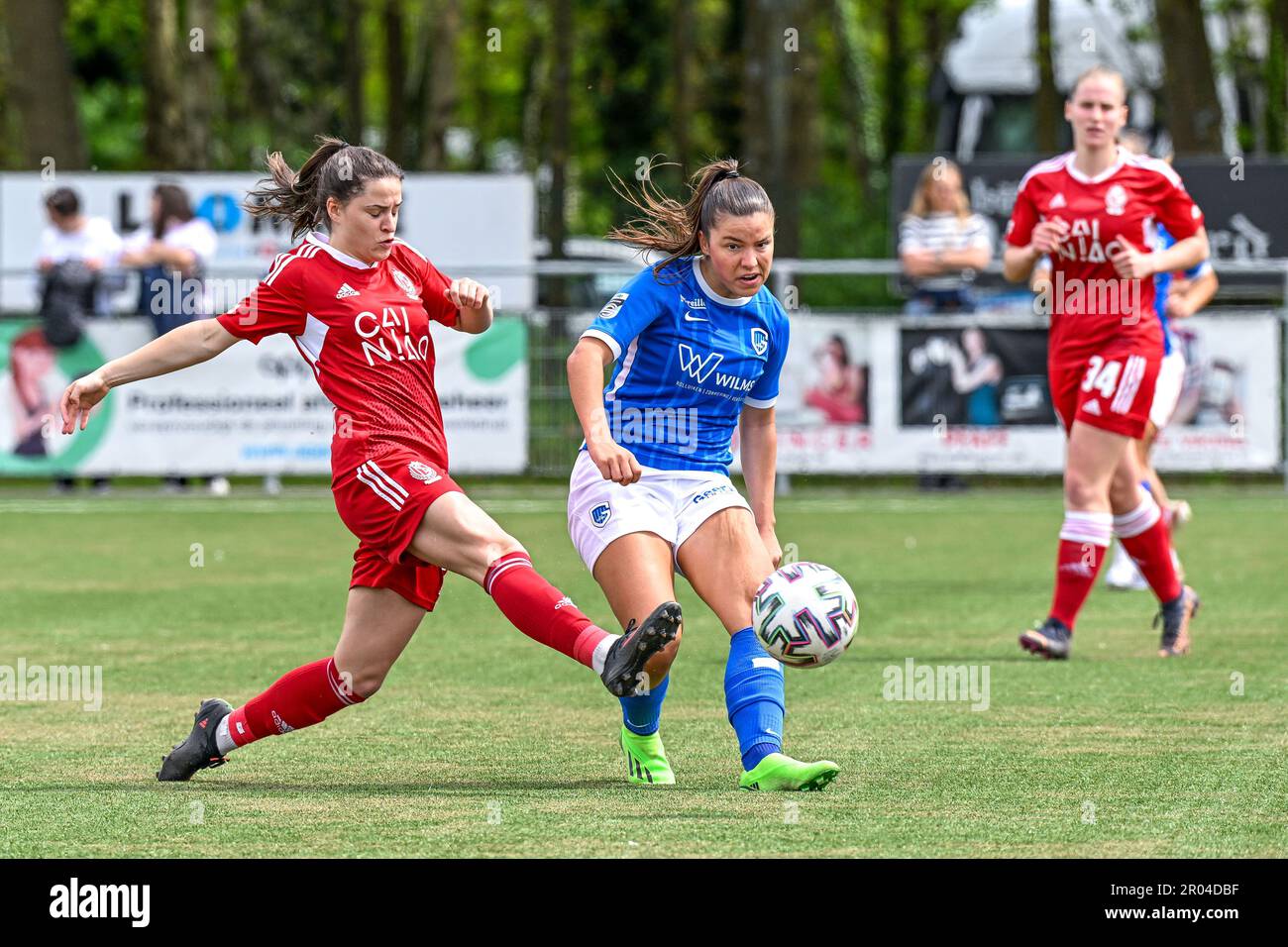 Constance Brackman (20) of Standard and Luna Vanzeir (30) of Genk ...