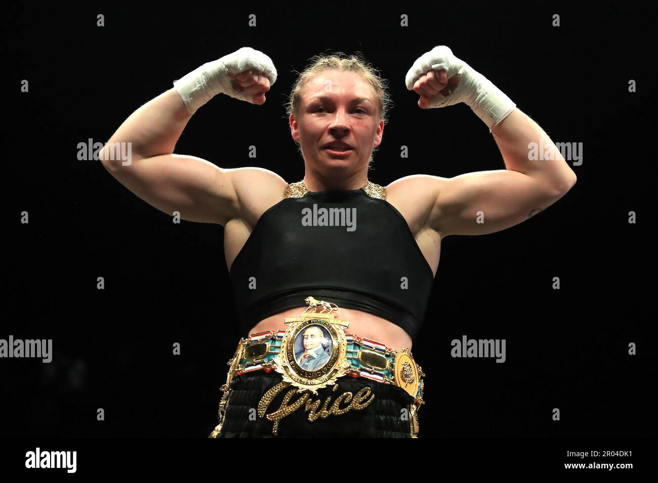 Lauren Price celebrates victory against Kirstie Bavington in the ...
