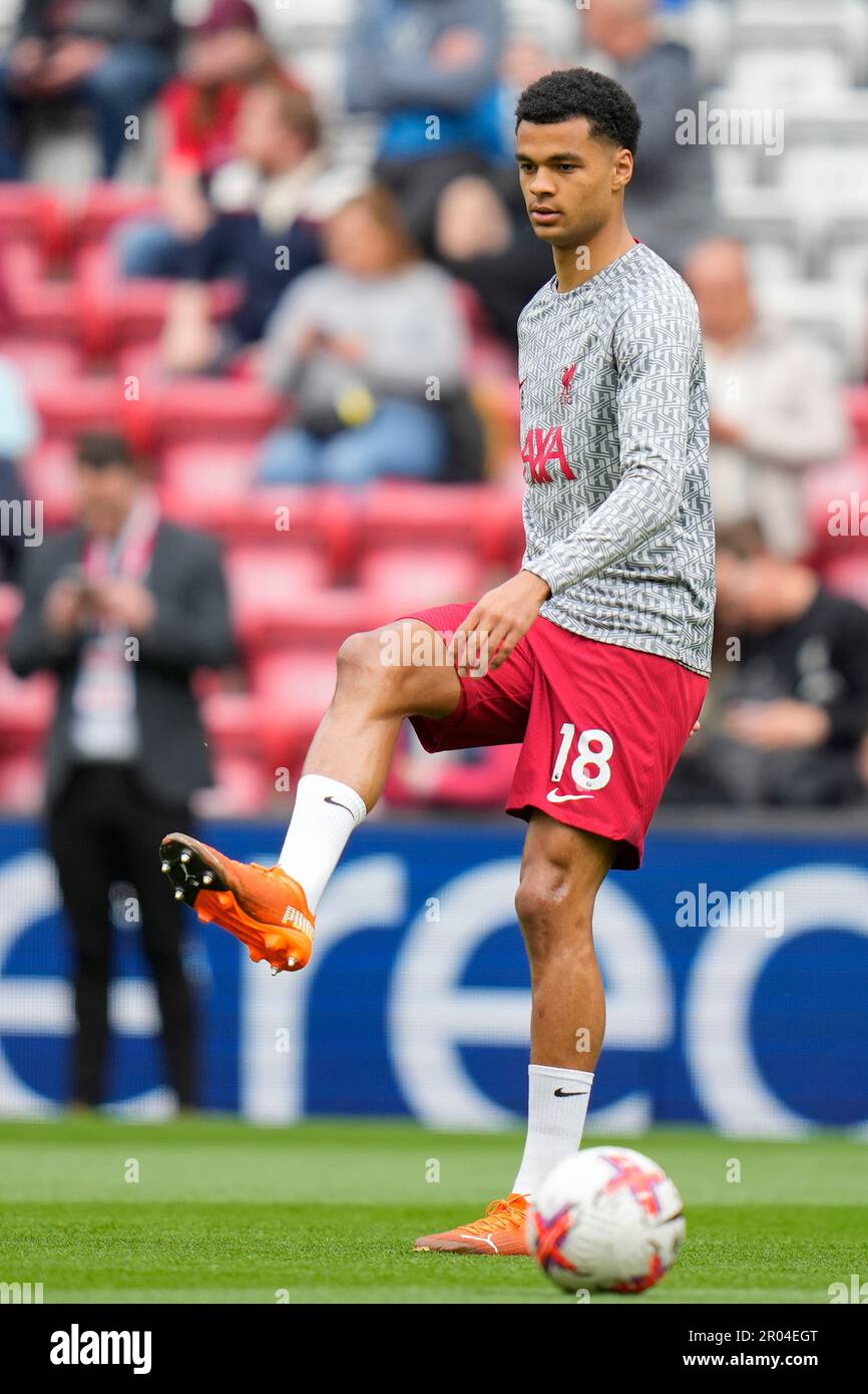 Cody Gakpo #18 of Liverpool warms up before the Premier League match ...
