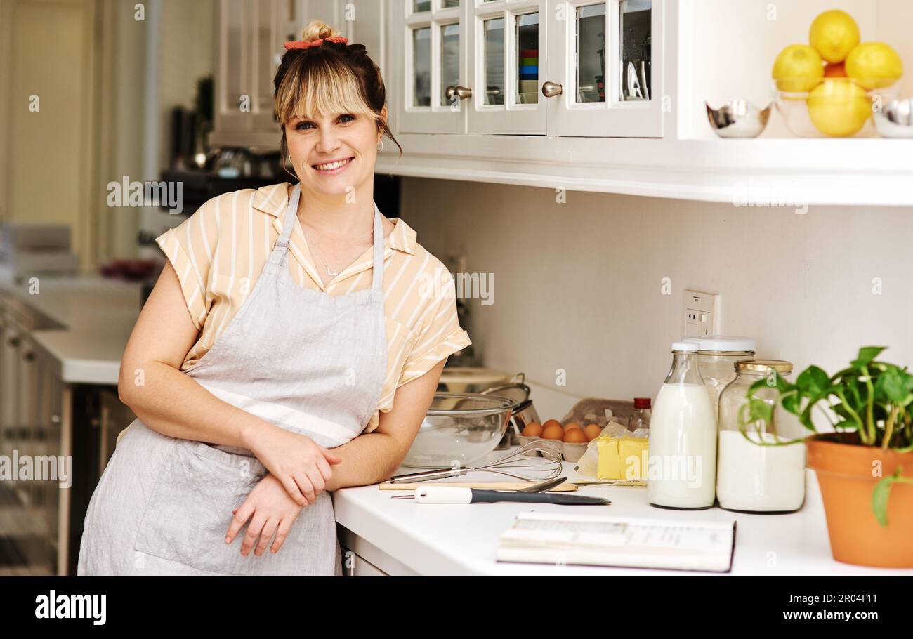 Beautiful female bakery posing hi-res stock photography and images - Alamy