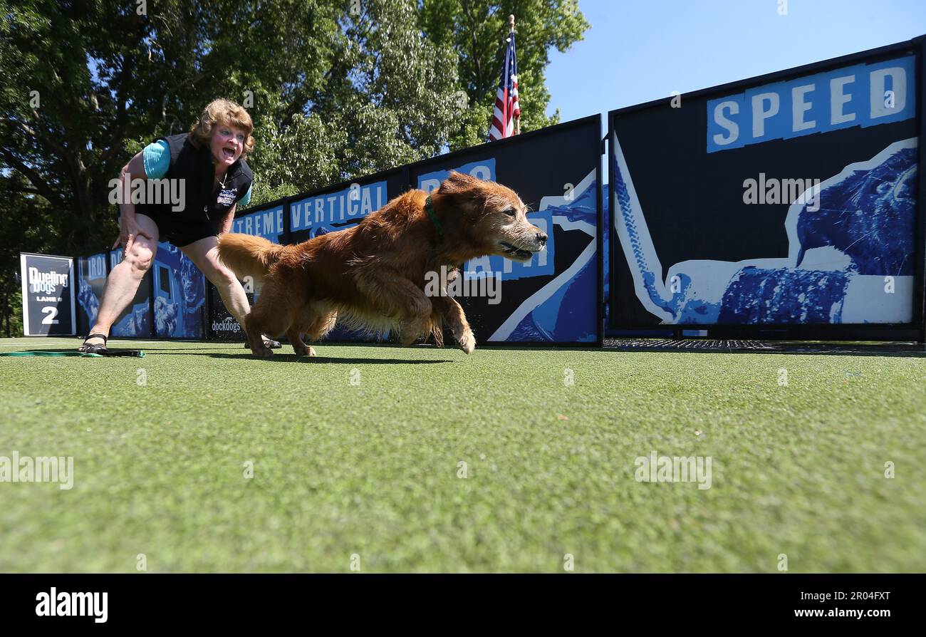 Goldston, North Carolina, USA. 6th May, 2023. KAREN BOWMAN yells for ...
