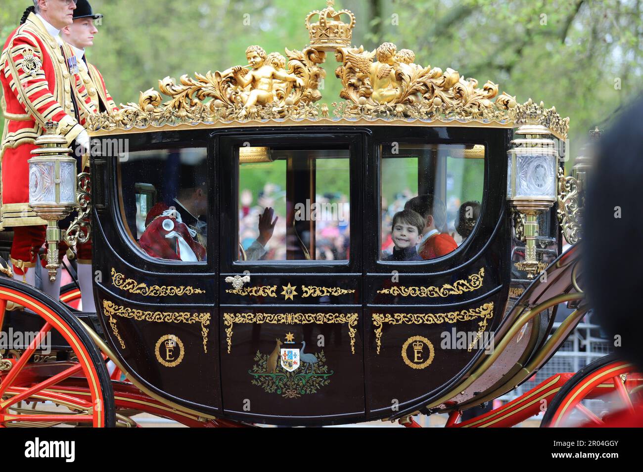 London, England, UK. 6th May, 2023. PRINCE LOUIS enjoys the carriage ...