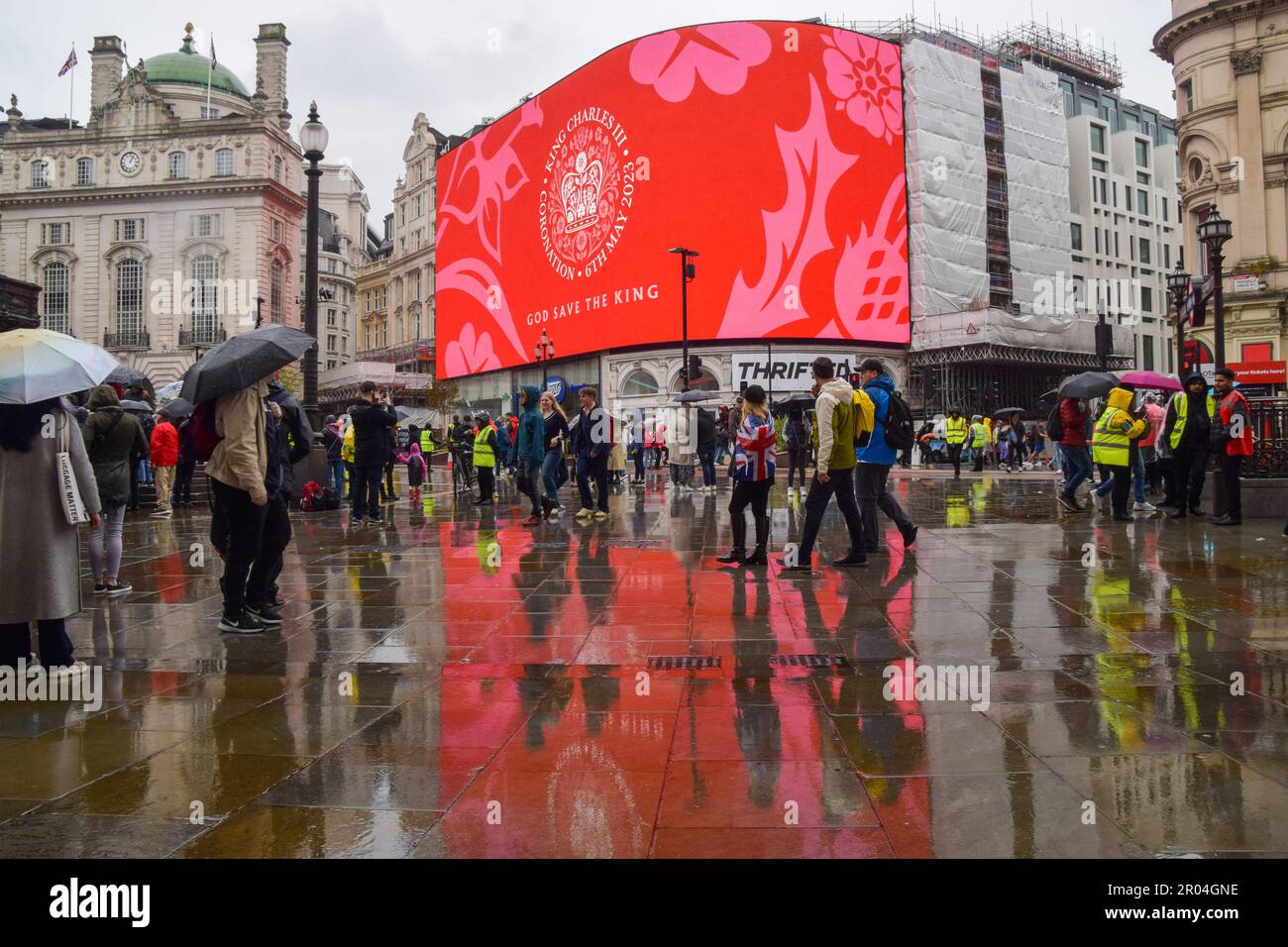 Piccadilly Lights screen in Piccadilly Circus celebrates the coronation ...