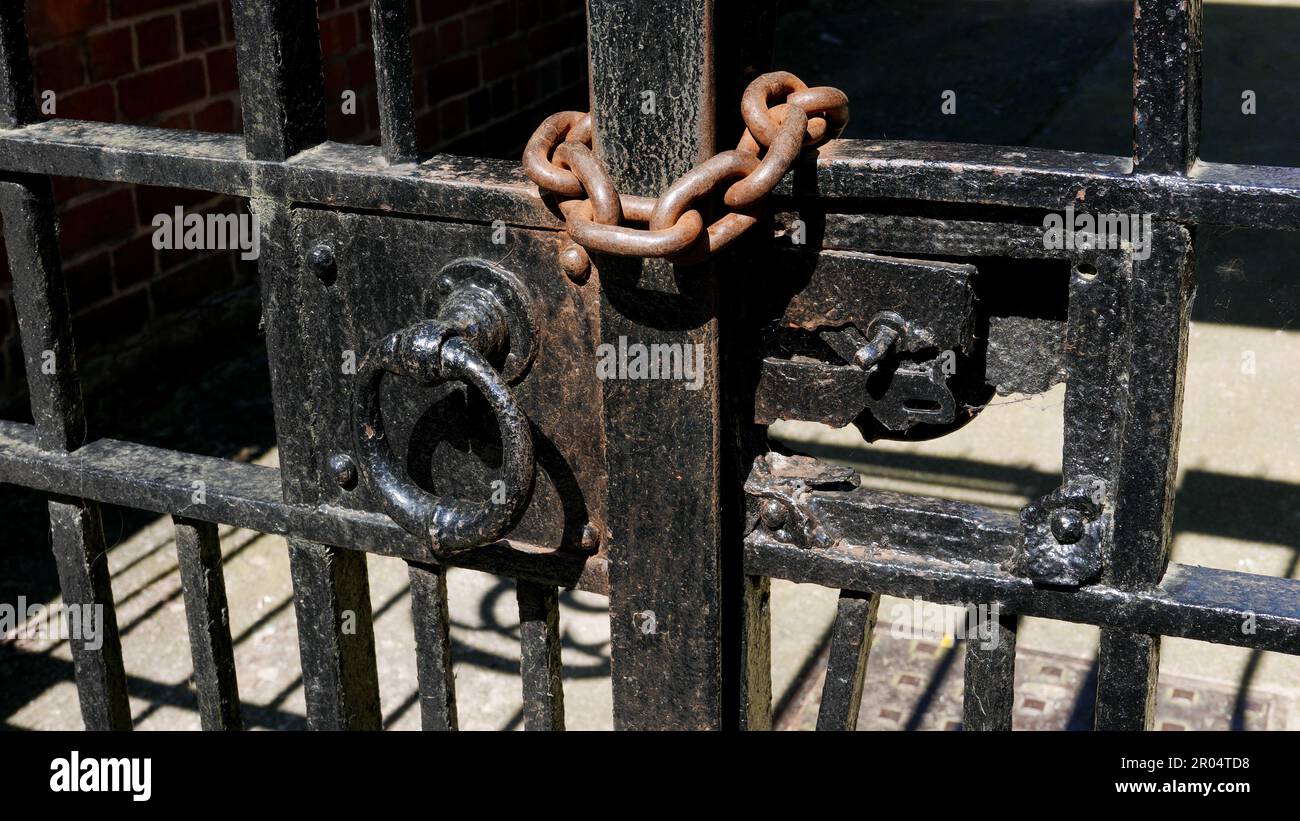 Steel gate locked with rusty chain. UK Stock Photo - Alamy