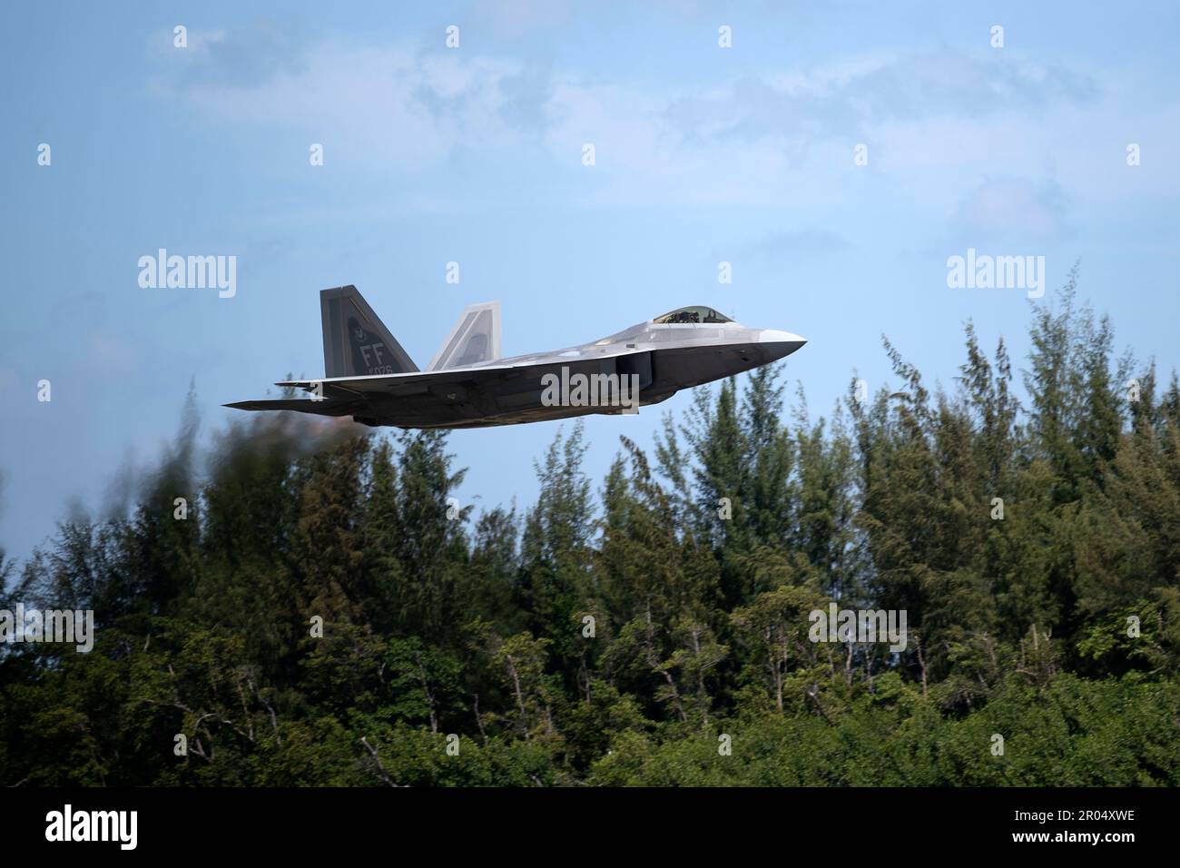 An F-22 Raptor assigned to the 192nd Wing, Virginia Air National Guard ...