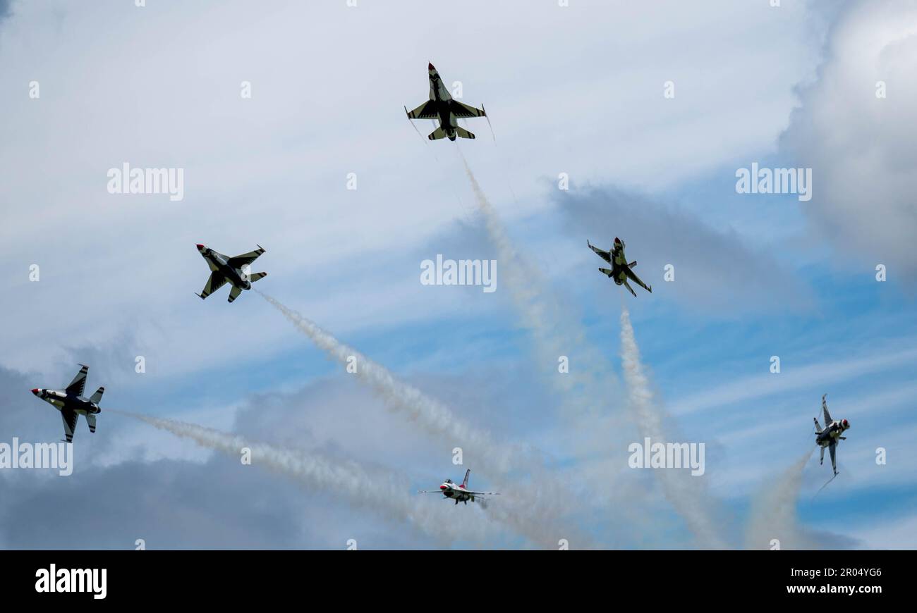 JOINT BASE LANGLEY-EUSTIS, Va. -- The U.S. Air Force Thunderbirds ...
