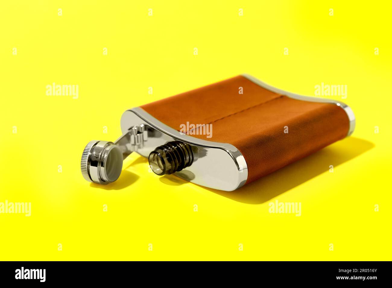 Hip flask whisky hi-res stock photography and images - Alamy