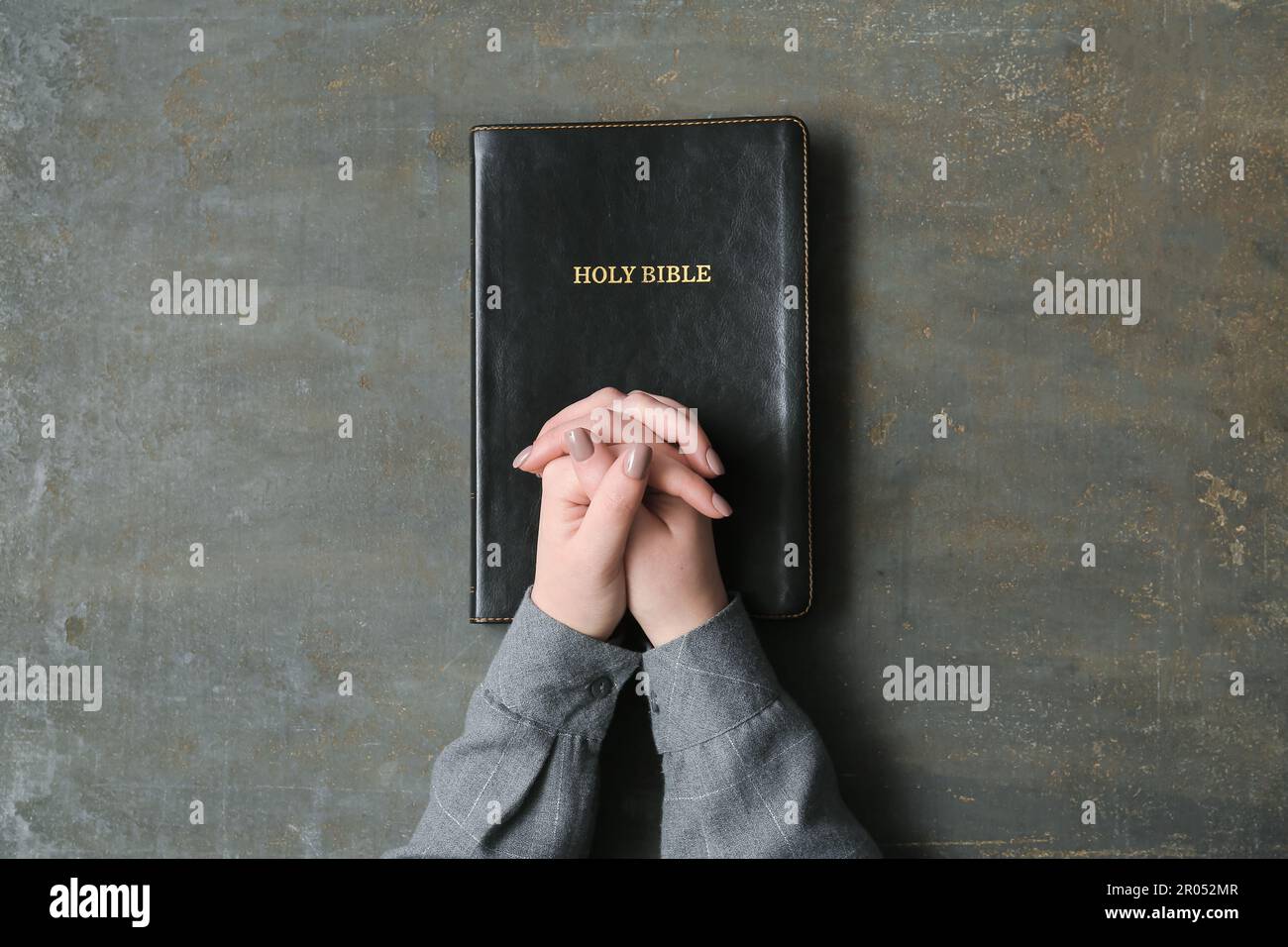 Woman with Holy Bible on grunge background Stock Photo - Alamy