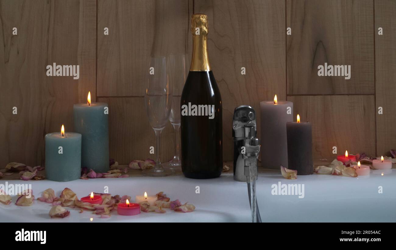 Luxury jacuzzi bathtub in home hi-res stock photography and images - Alamy