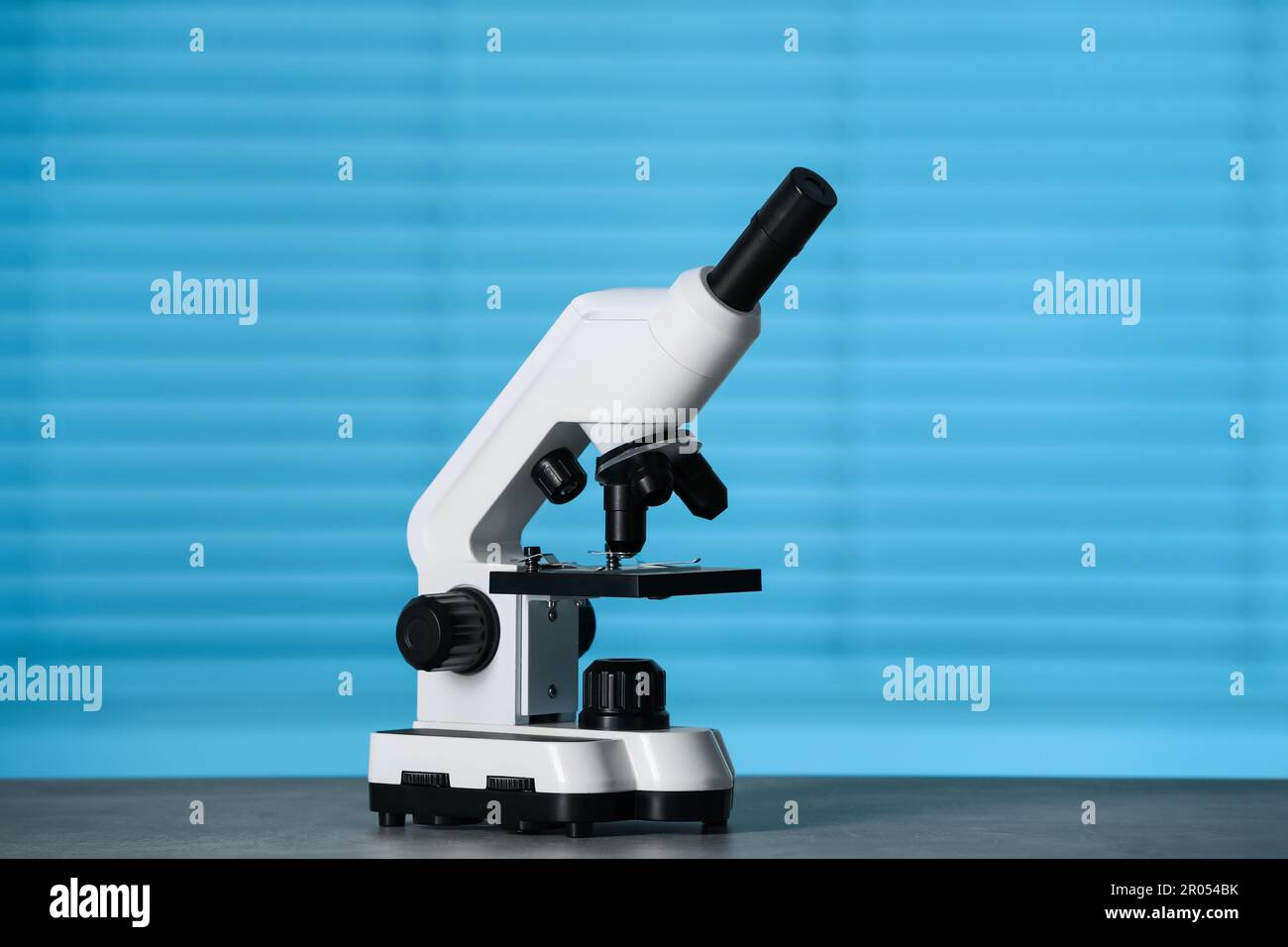 Grey microscope hi-res stock photography and images - Alamy