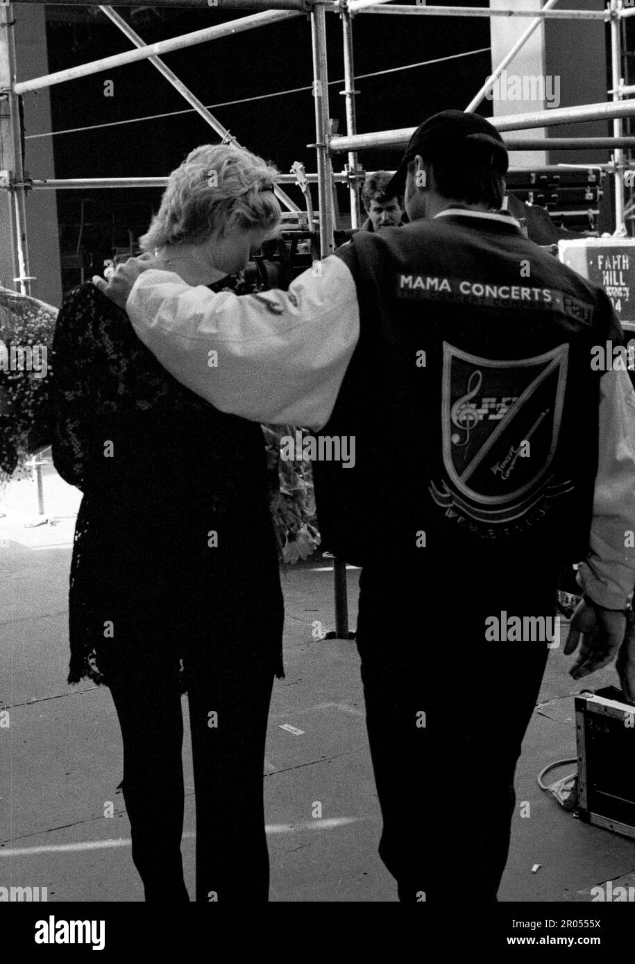 Faith hill and tim mcgraw Black and White Stock Photos & Images - Alamy