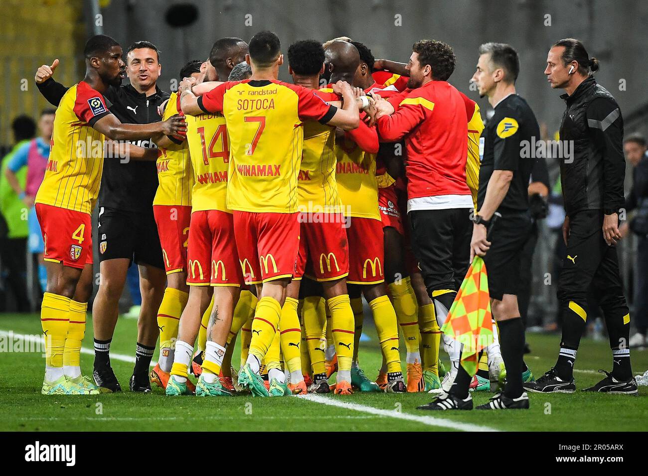 Seko FOFANA of Lens celebrate his goal with teammates during the French ...