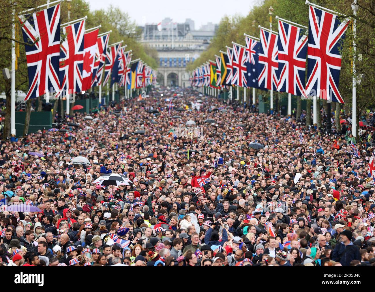 London, UK. 6th May, 2023. People gather around Buckingham Palace on ...
