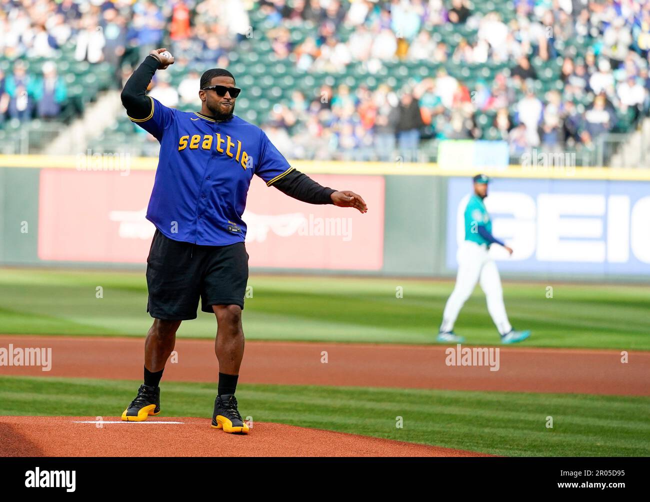 Seattle Seahawks linebacker Bobby Wagner throws out the ceremonial ...