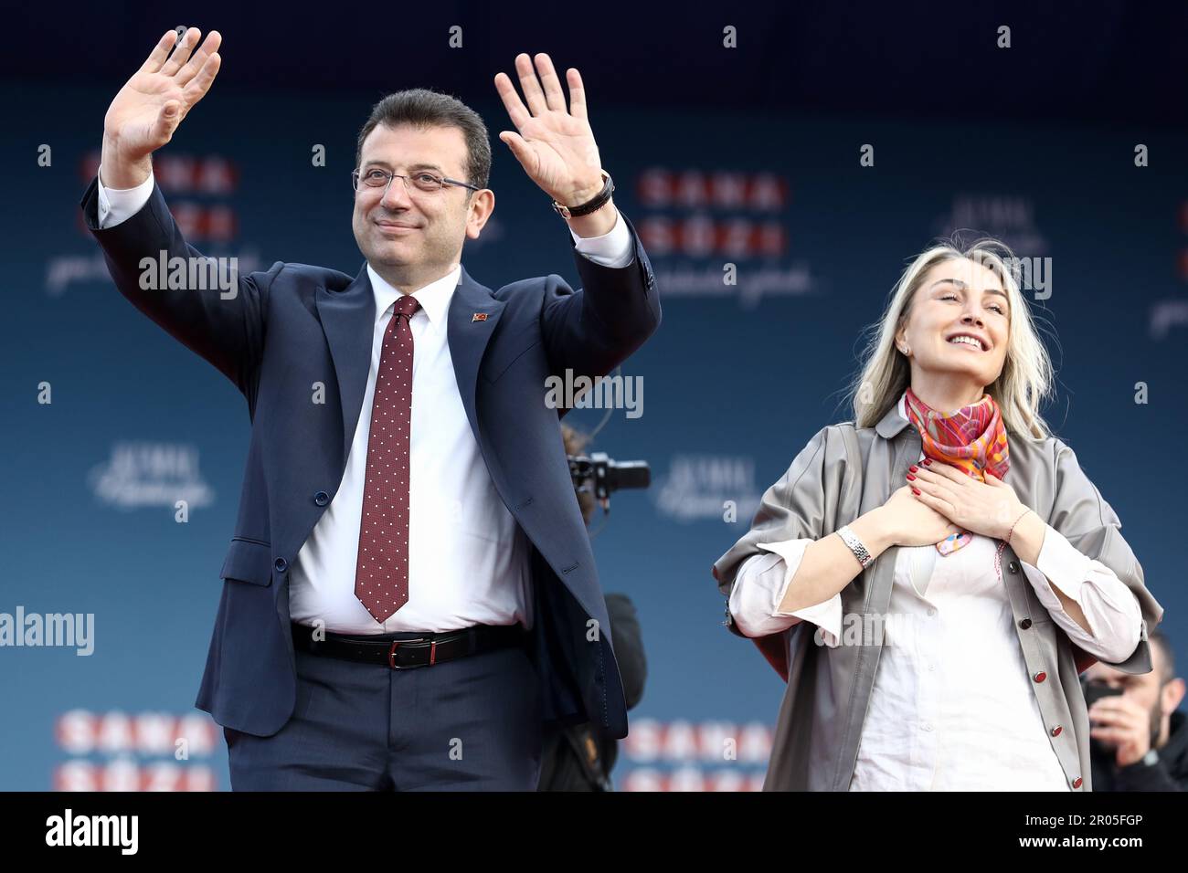 Istanbul Metropolitan Mayor Ekrem Imamo?lu (L) and his wife Dilek ...