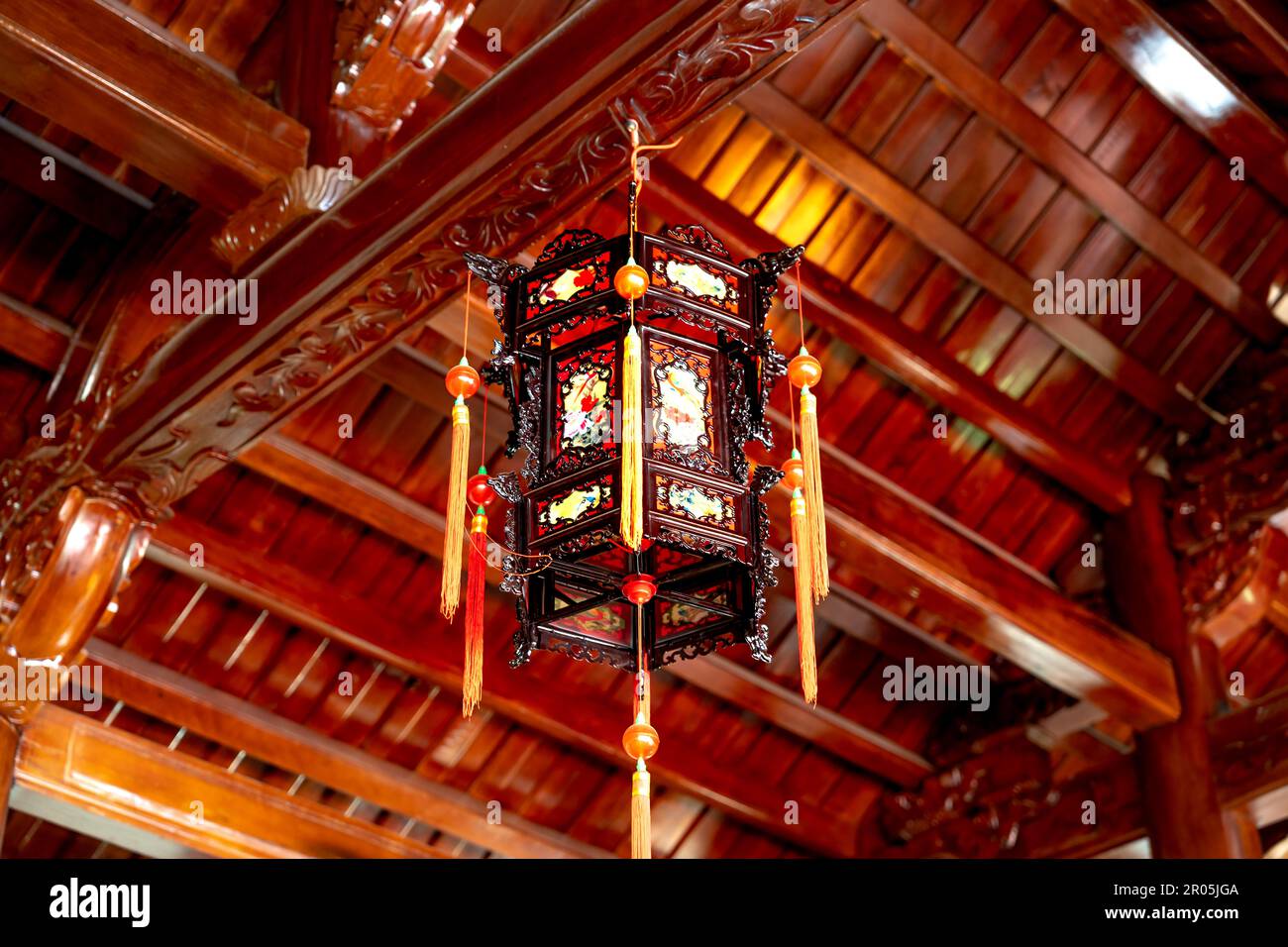 Red lanterns hanging from ceiling hi-res stock photography and images ...