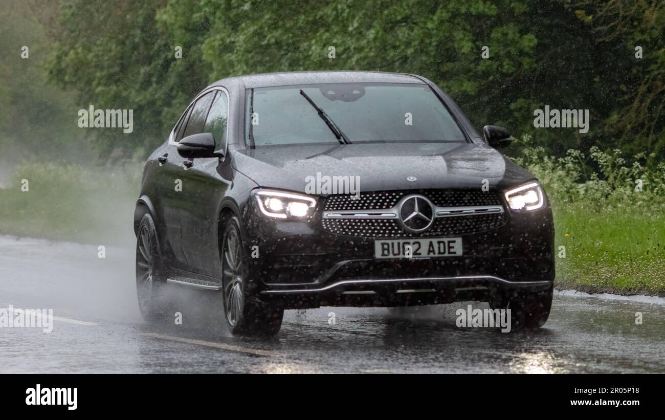 Black mercedes car in rain hi-res stock photography and images - Alamy