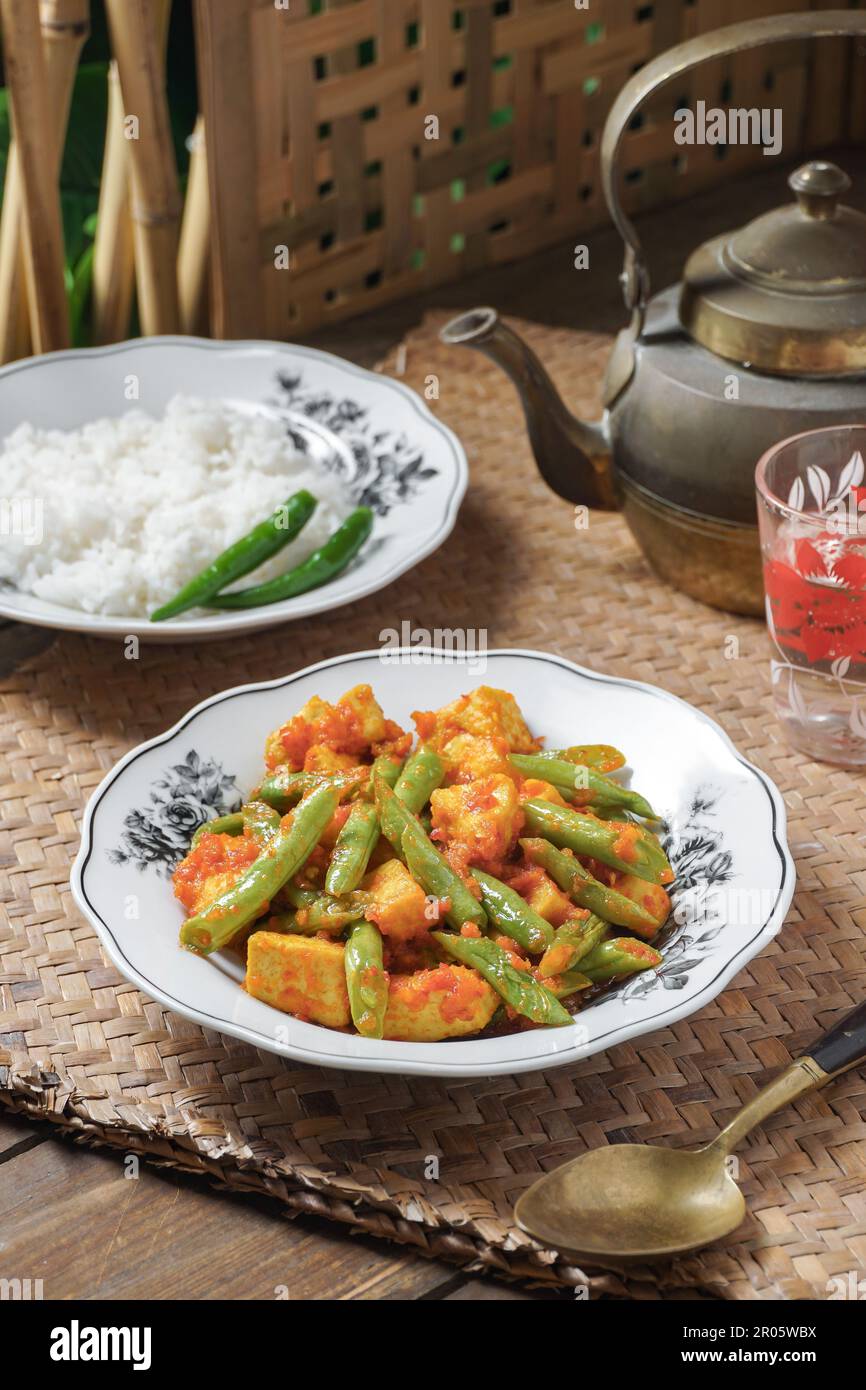 Simple and delicious stir-fry string bean with tofu and mix some chili ...