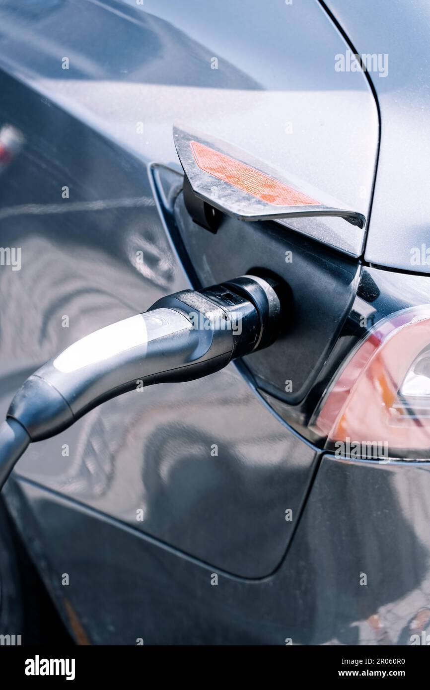 Charging station for electric cars. Types and connectors of ports for ...