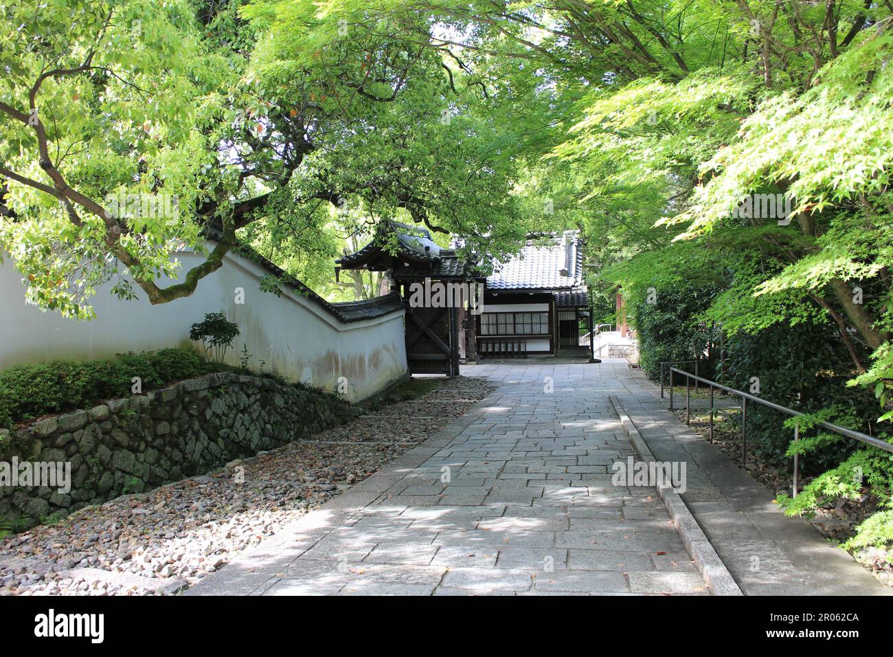 The gate of Shoren-in Temple in Kyoto, Japan Stock Photo - Alamy