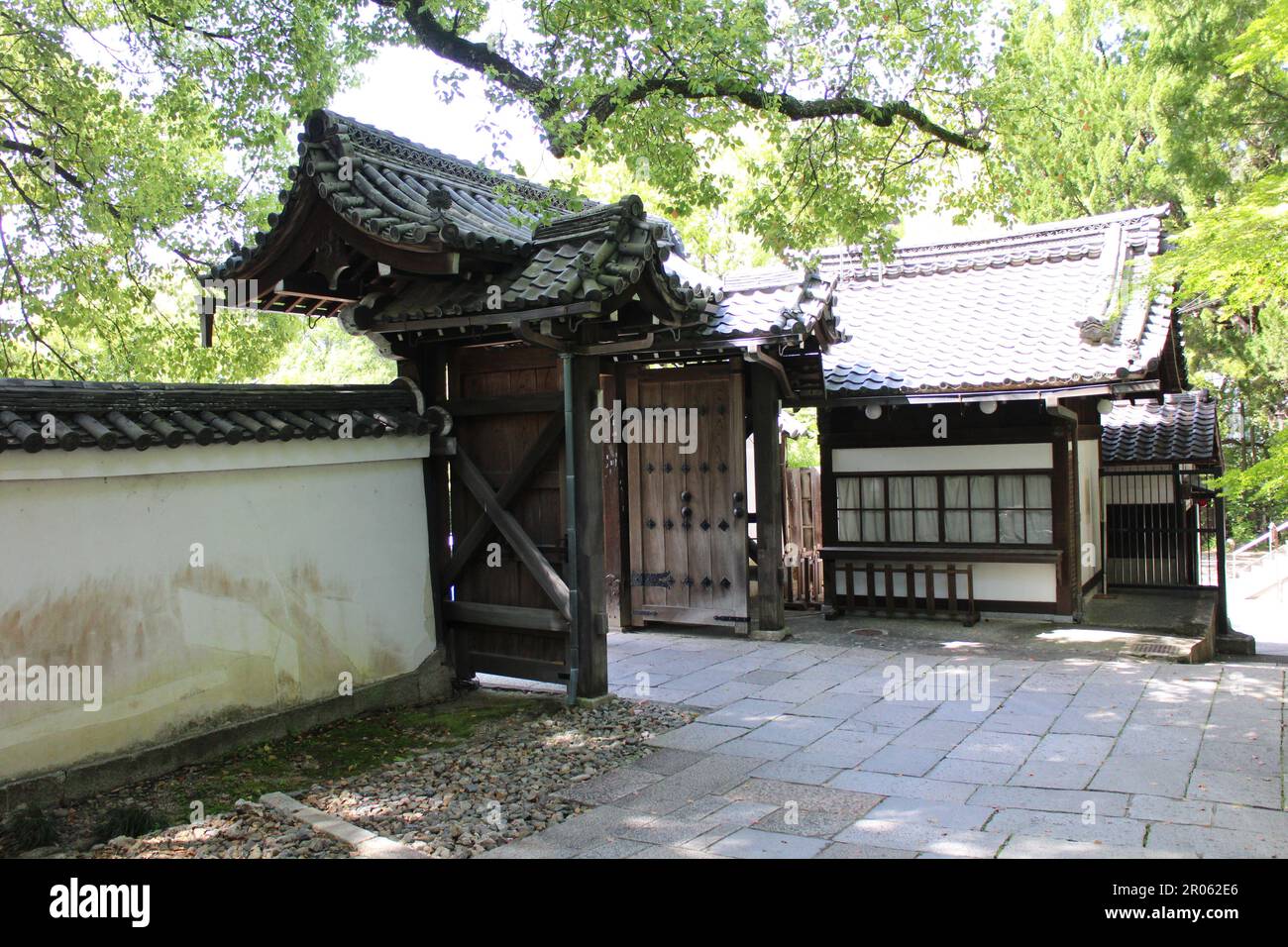 The gate of Shoren-in Temple in Kyoto, Japan Stock Photo - Alamy