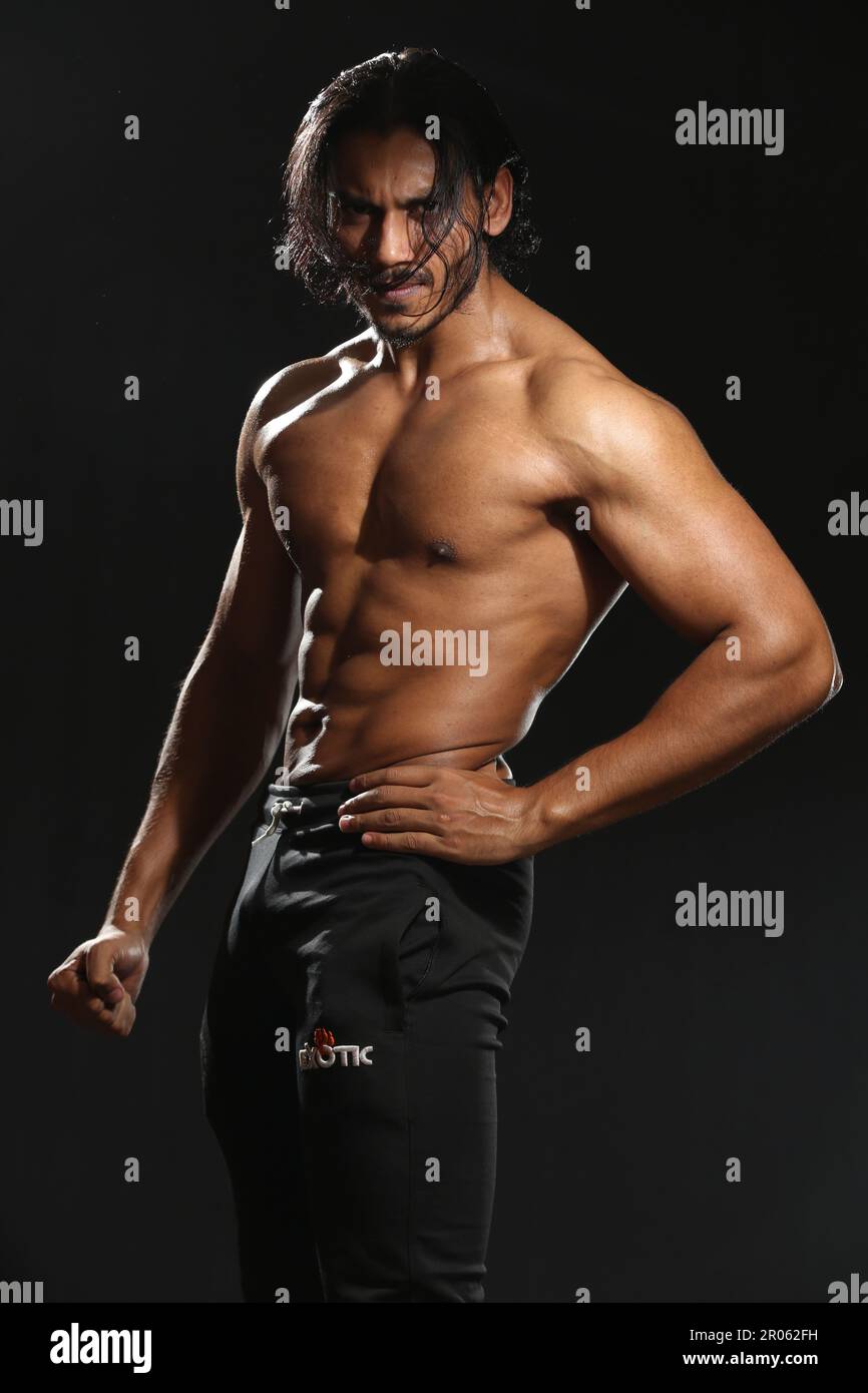 Portrait of muscular mid adult man in gym Stock Photo - Alamy