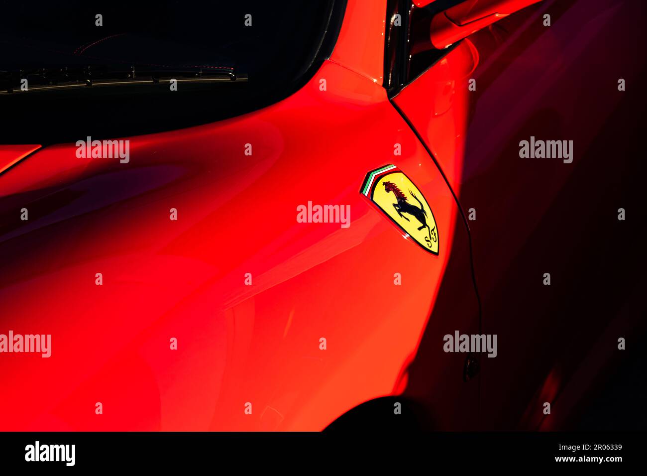 Ferrari Logo on Front Guard of Red Ferrari 360 Stock Photo - Alamy