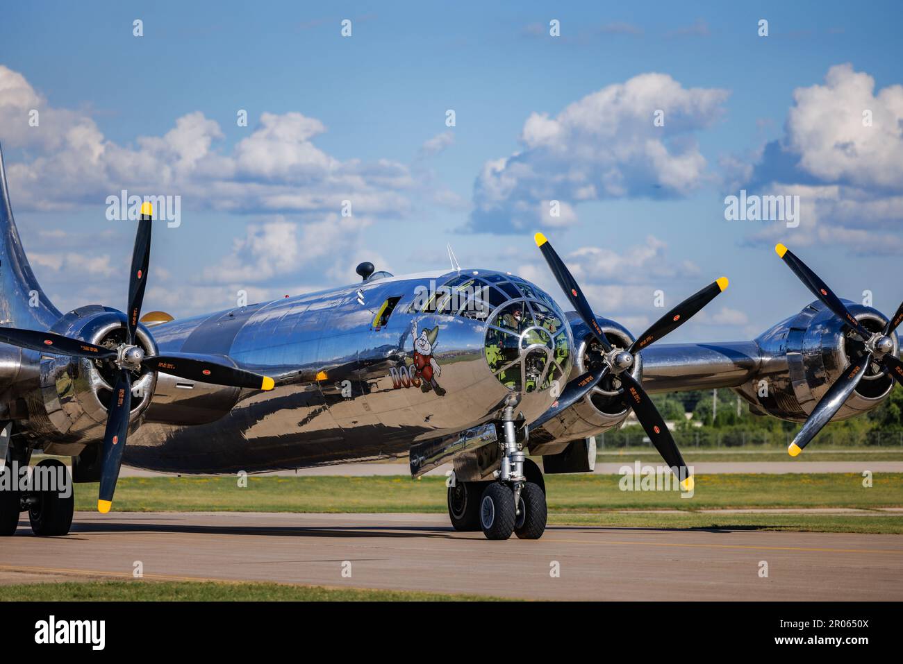 Aircraft wheels hi-res stock photography and images - Alamy